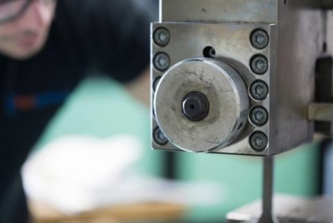 Prove meccaniche. Centro Analisi Materiali e controllo qualità - TEC ...